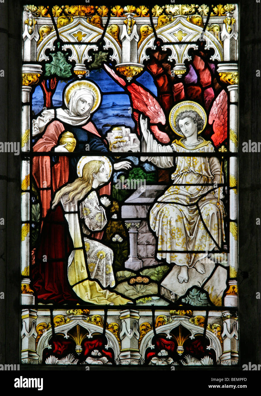 Una vetrata di Heaton Butler & Bayne raffigurante la scena della tomba ...