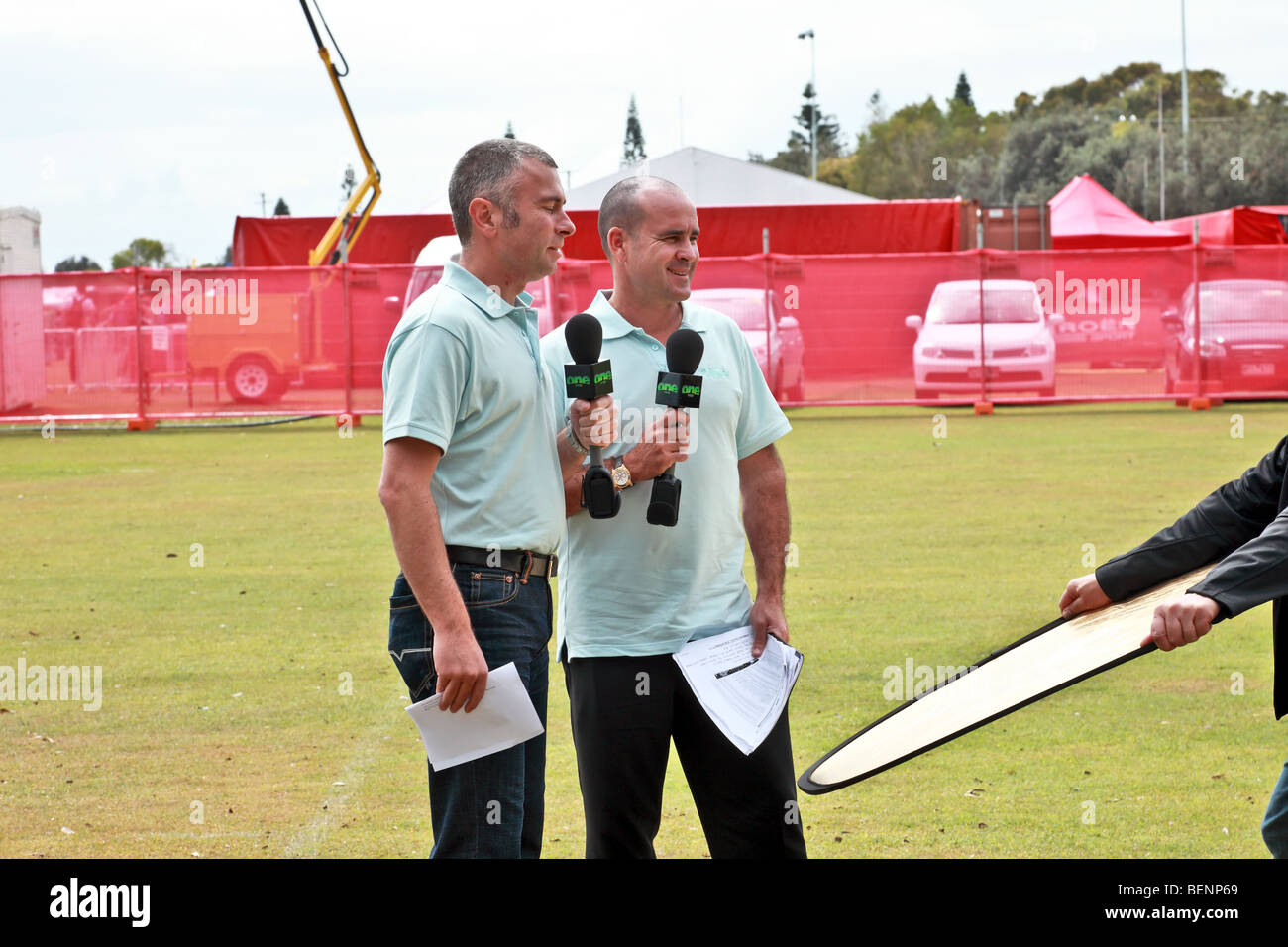 Presentatori della televisione immagini e fotografie stock ad alta ...