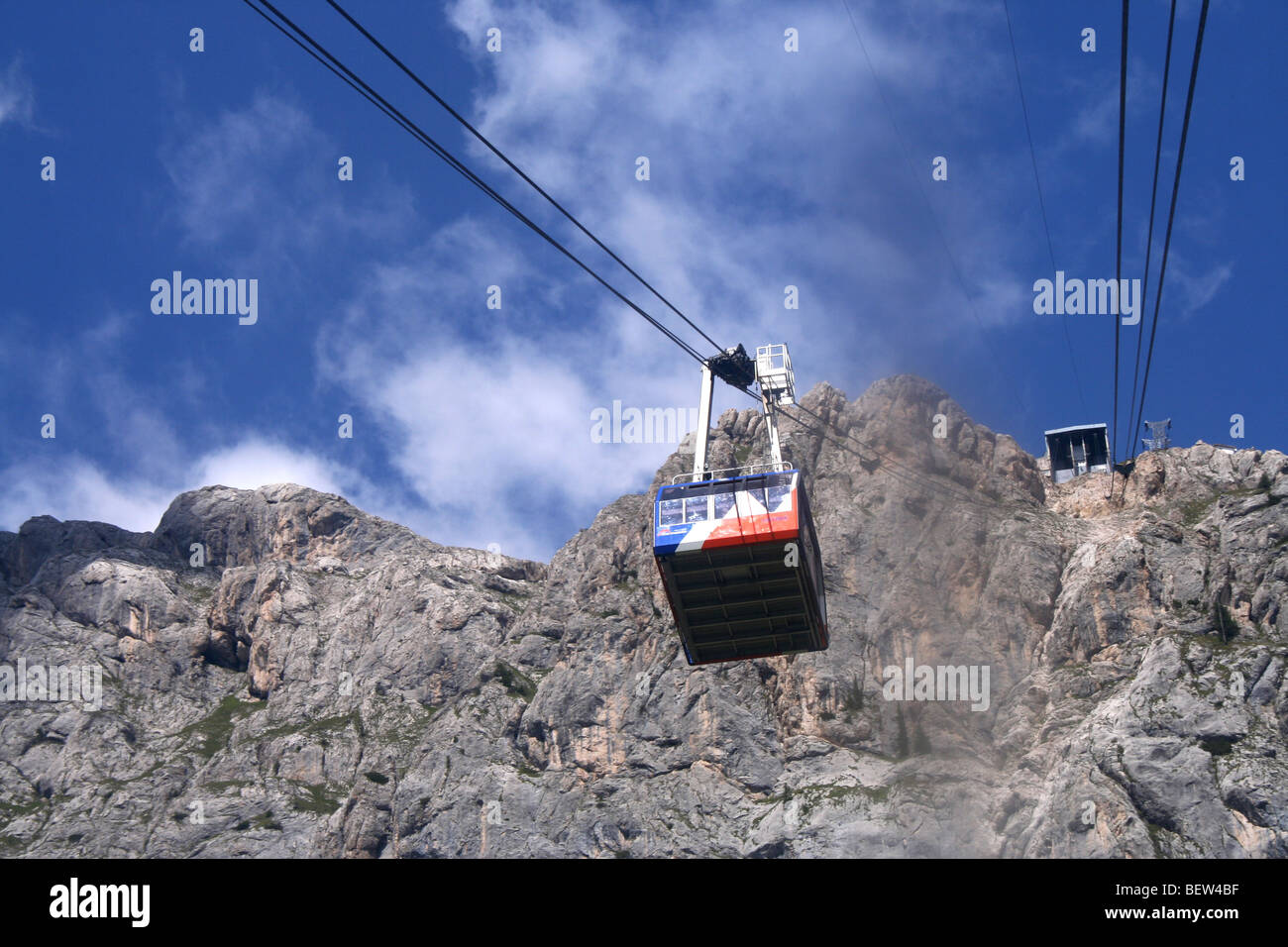 Marmolada funivia immagini e fotografie stock ad alta risoluzione - Alamy