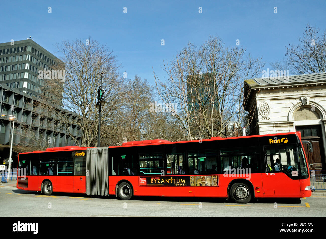 Bendy bus bendybus immagini e fotografie stock ad alta risoluzione - Alamy