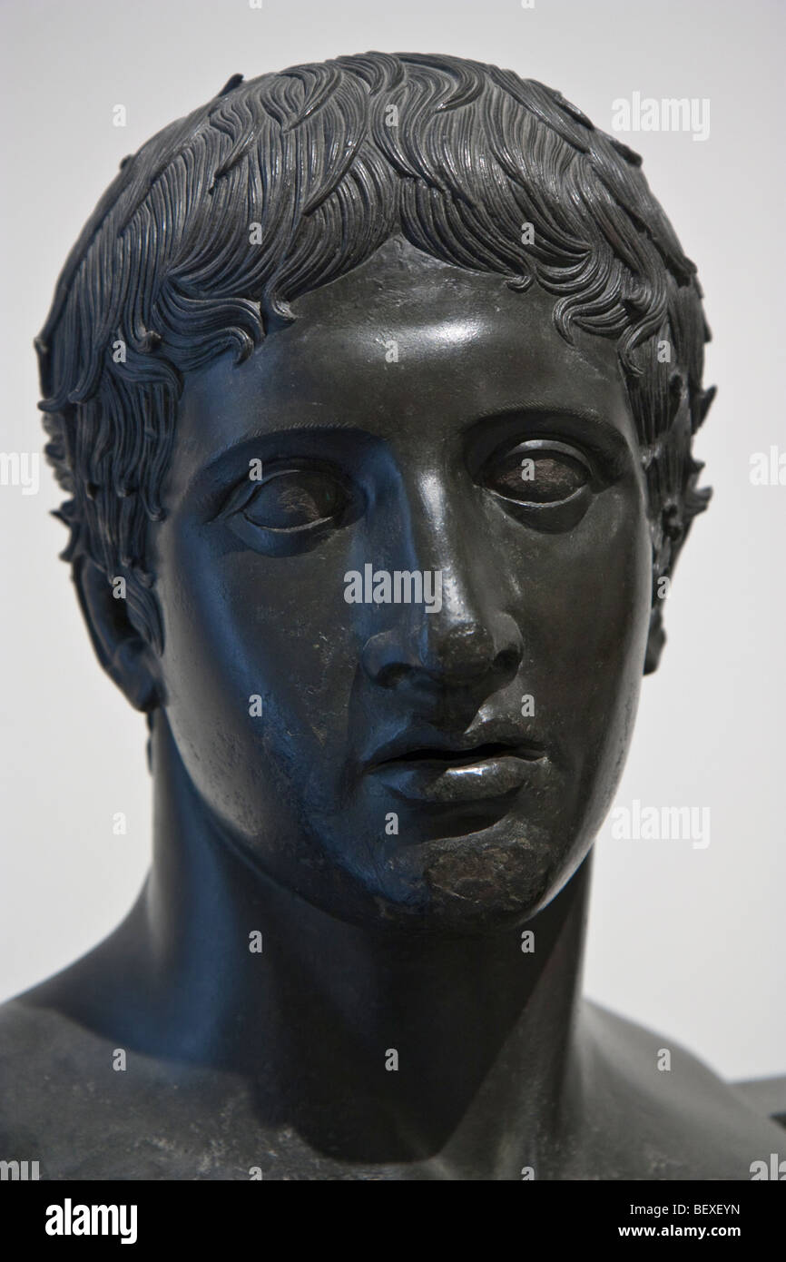 Busto in bronzo del Doriforo da Polykleitos dalla Villa dei Papiri ...