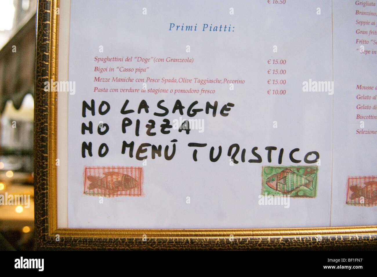 Un menu in un ristorante italiano, Venezia, Italia Foto stock - Alamy