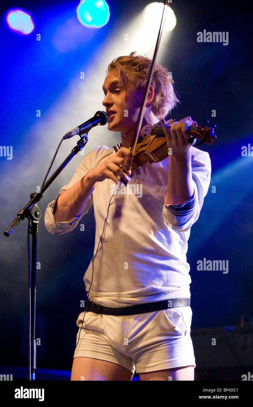 British cantante e cantautore Patrick Wolf performing live in Schueuer ...