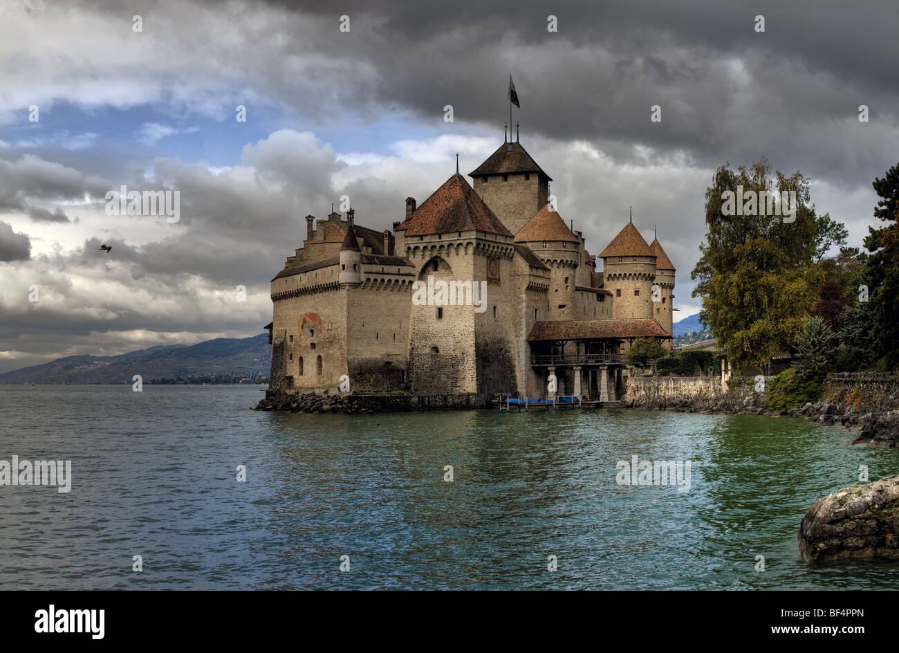 Chateau de Chillon (Castello di Chillon) sulla riva del lago di Ginevra ...