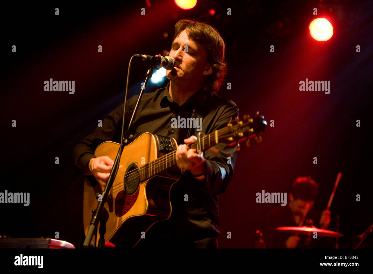 Robin Proper-Sheppard, cantante e frontman della band britannica Sophia ...