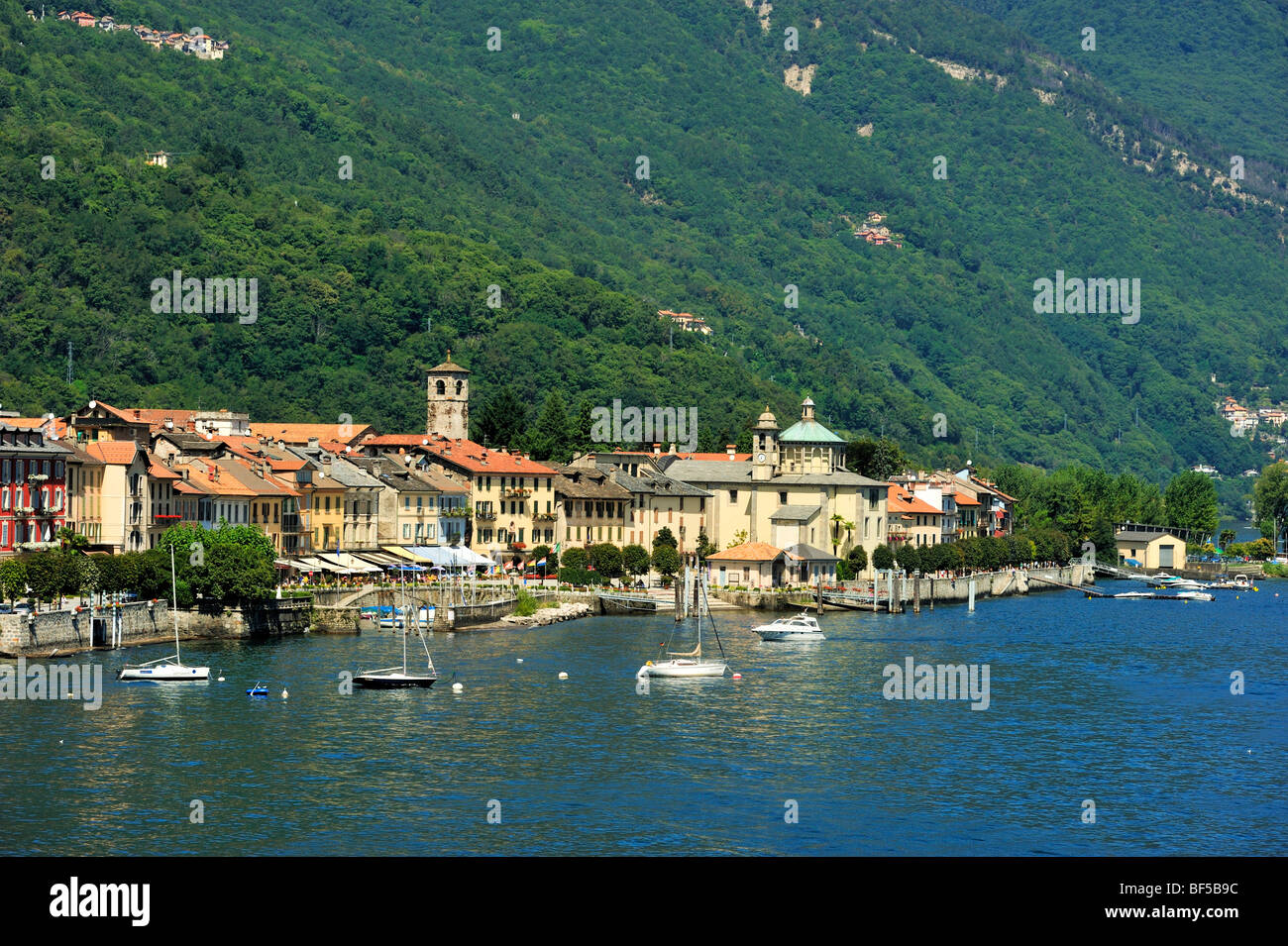 Stadtansicht mit lago maggiore immagini e fotografie stock ad alta ...