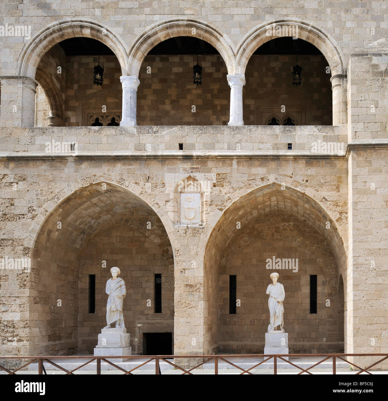 Statua gran maestro palazzo immagini e fotografie stock ad alta ...