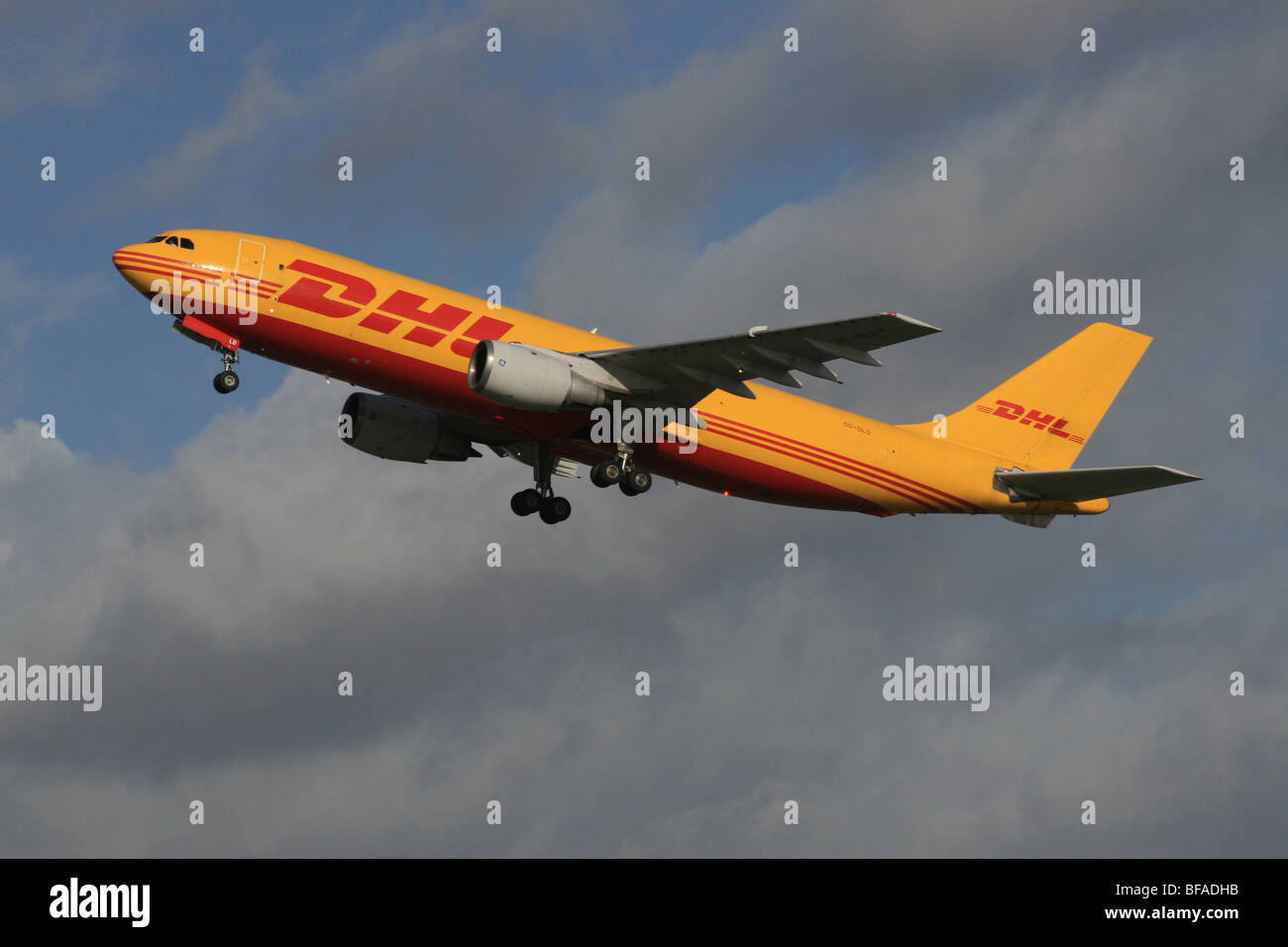 Aereo cargo dhl immagini e fotografie stock ad alta risoluzione - Alamy