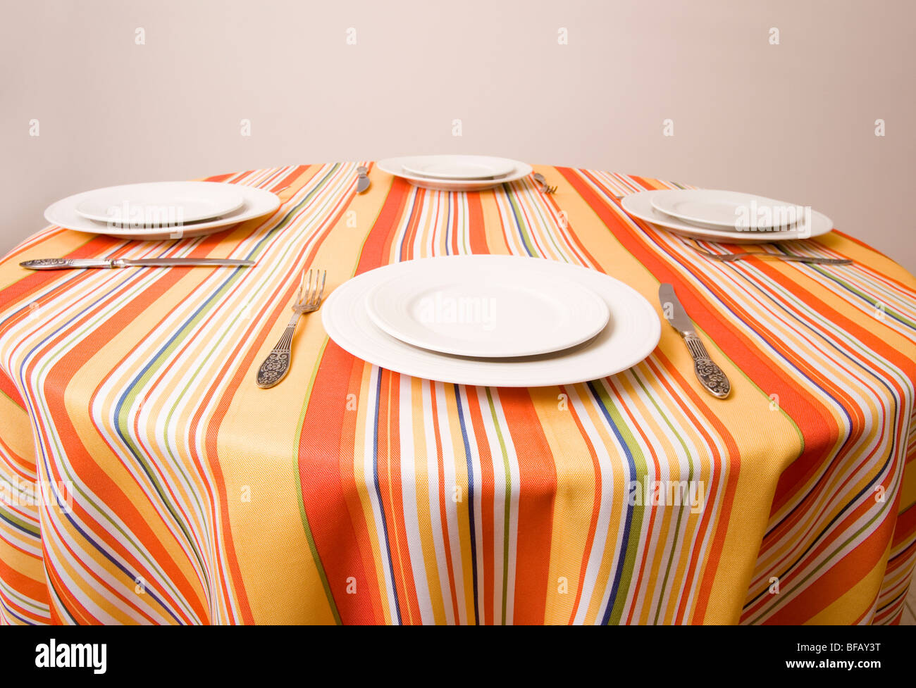 Tabella vuota immagini e fotografie stock ad alta risoluzione - Alamy