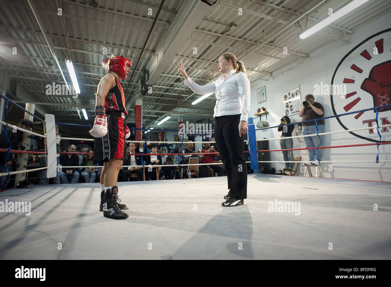 Boxing referee immagini e fotografie stock ad alta risoluzione - Alamy