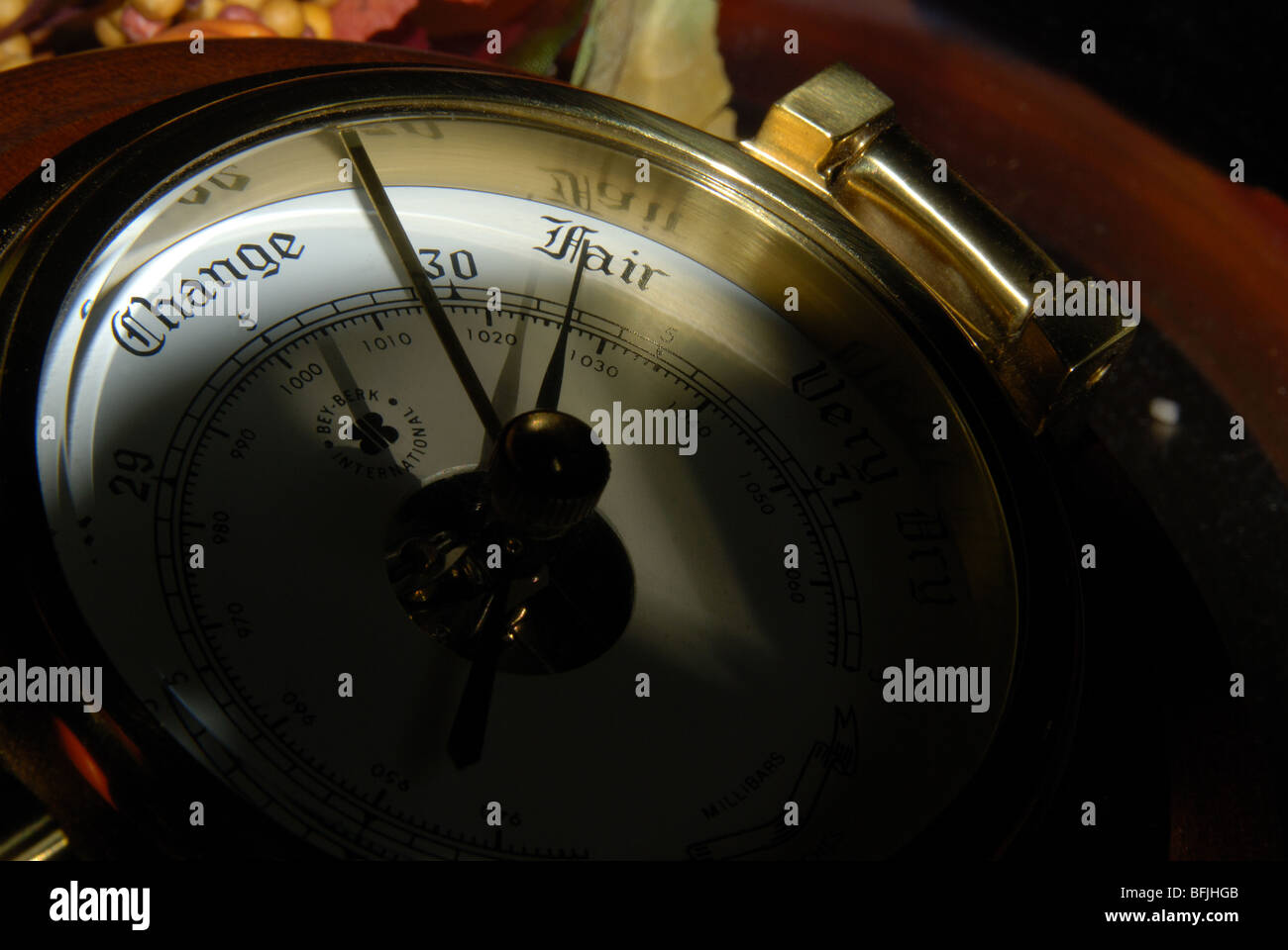 Barometro aneroide immagini e fotografie stock ad alta risoluzione - Alamy