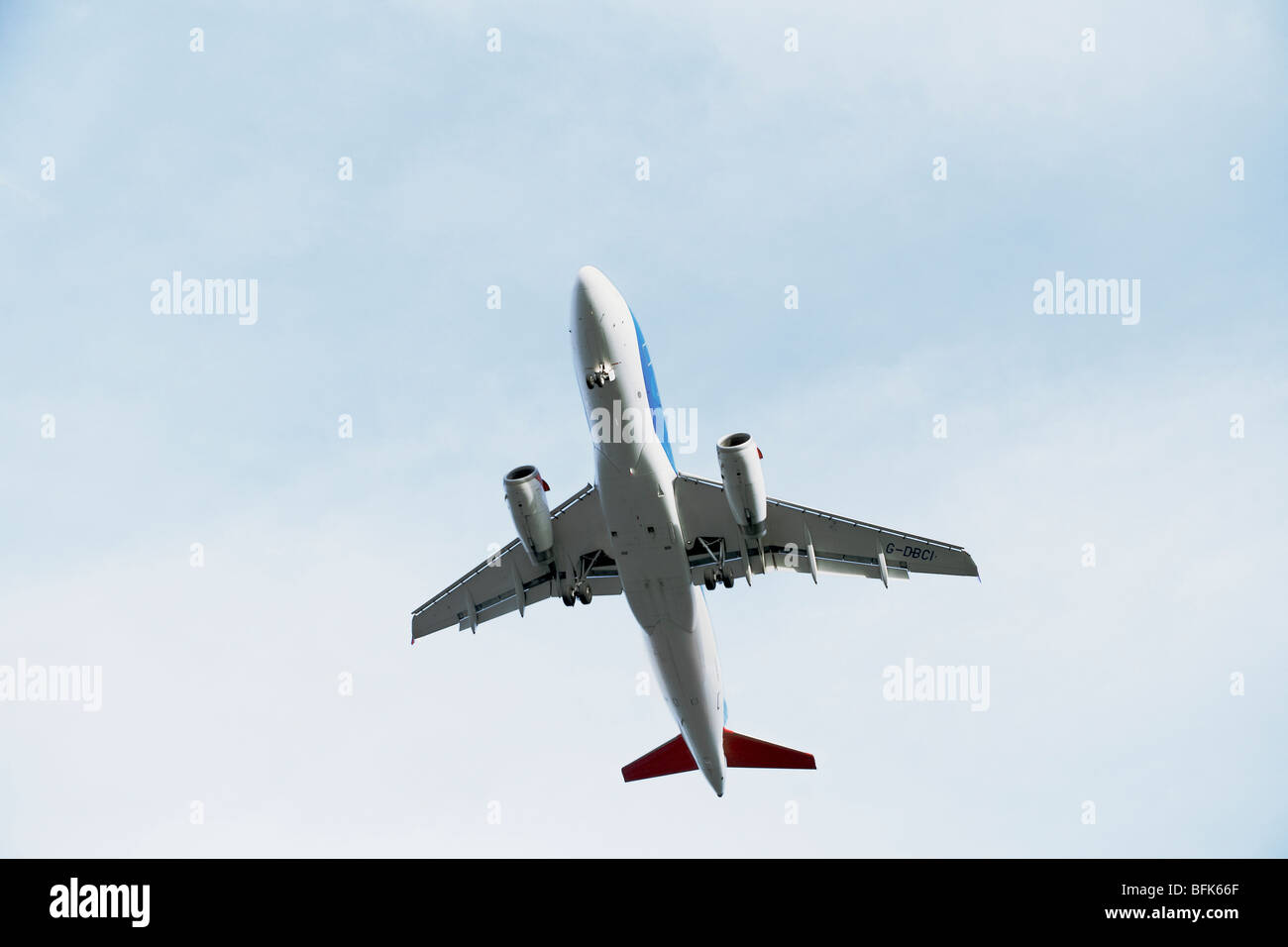 Aereo che atterra a heathrow immagini e fotografie stock ad alta ...