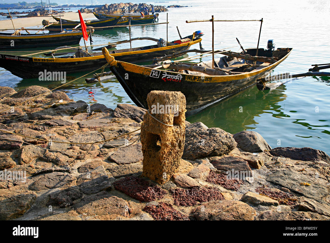 Barche riva immagini e fotografie stock ad alta risoluzione - Alamy