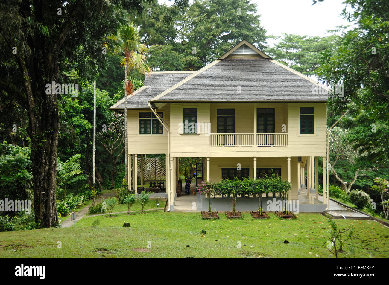 Casa in stile coloniale immagini e fotografie stock ad alta risoluzione ...