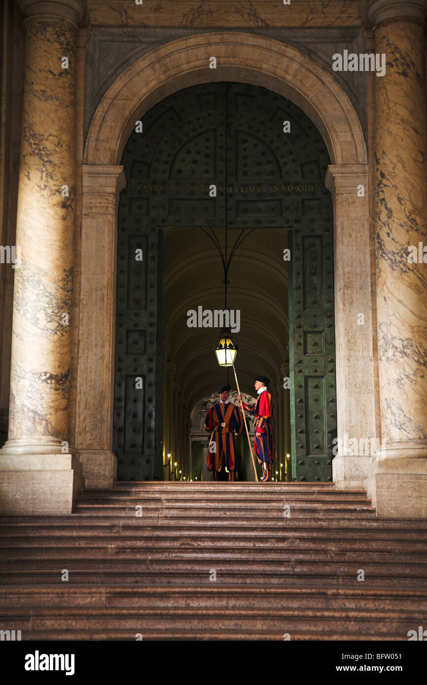 Guardie svizzere vaticane immagini e fotografie stock ad alta ...