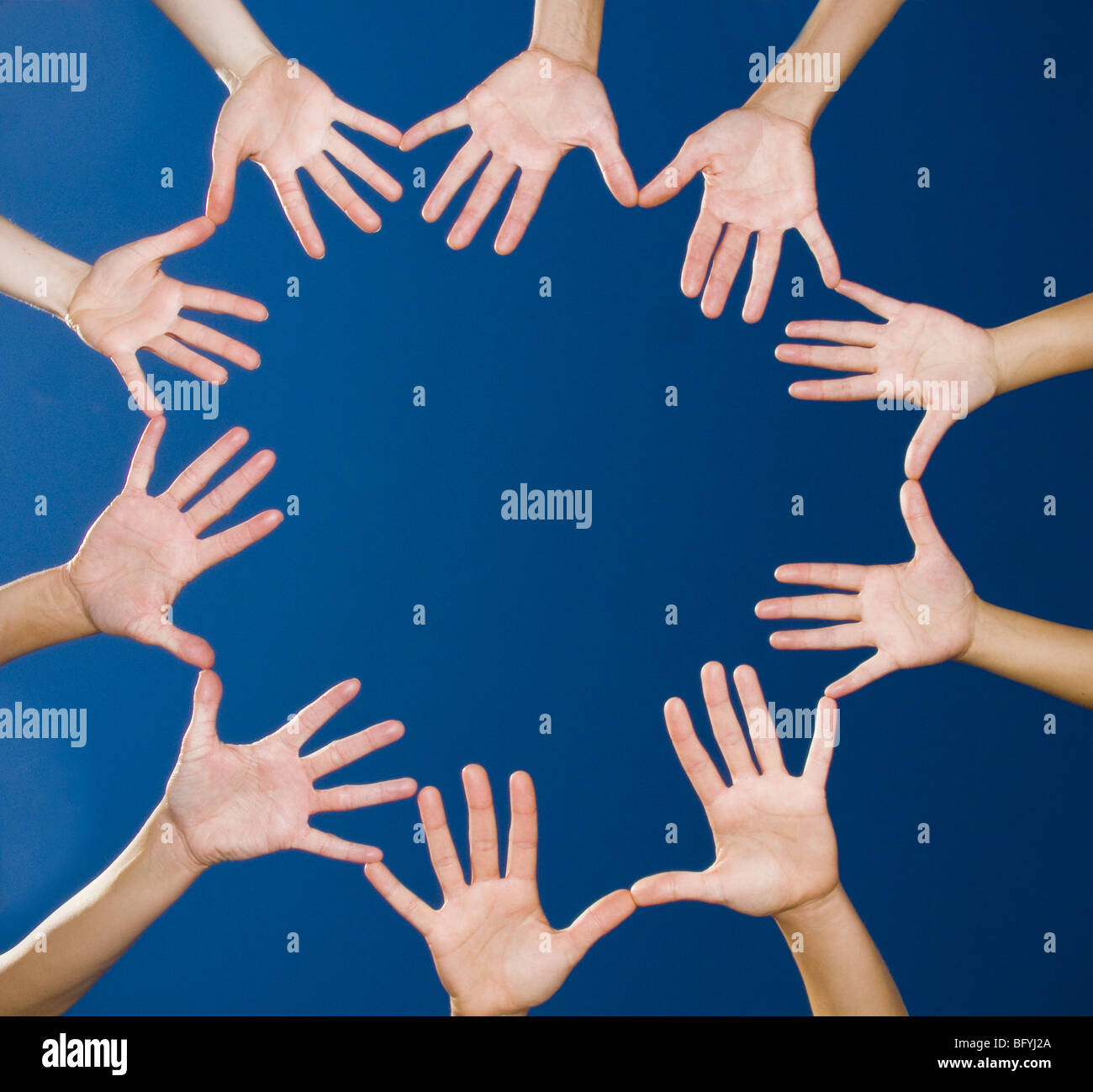 Formando un cerchio immagini e fotografie stock ad alta risoluzione - Alamy