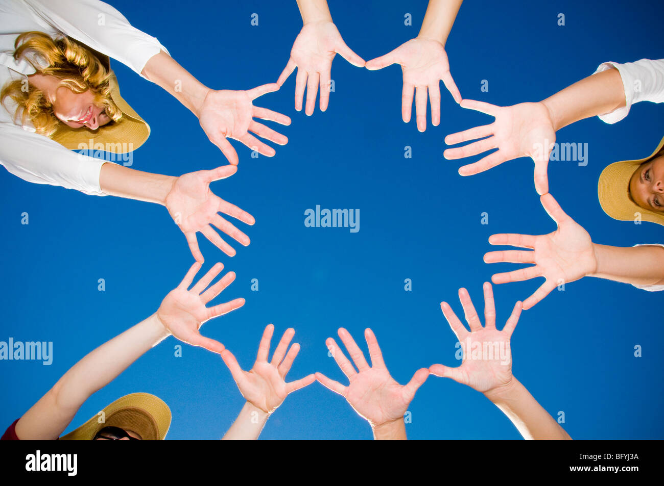 Formando un cerchio immagini e fotografie stock ad alta risoluzione - Alamy