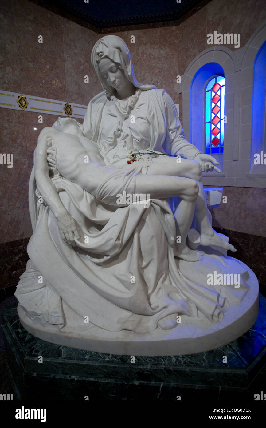 Michelangelos pieta replica immagini e fotografie stock ad alta ...