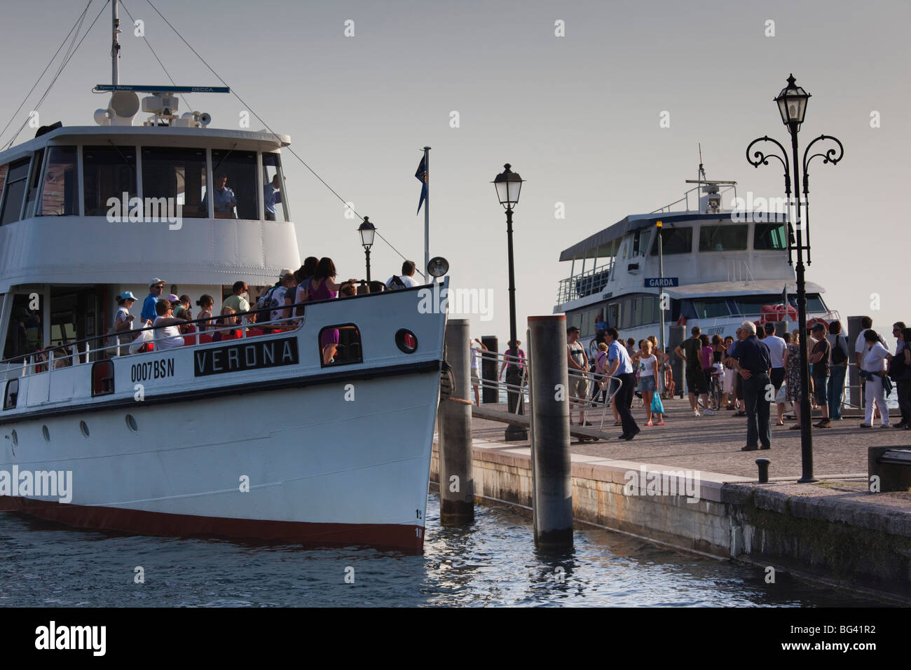 Traghetti lago di garda immagini e fotografie stock ad alta risoluzione ...