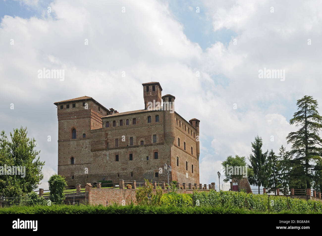 Castle cavour grinzane immagini e fotografie stock ad alta risoluzione ...