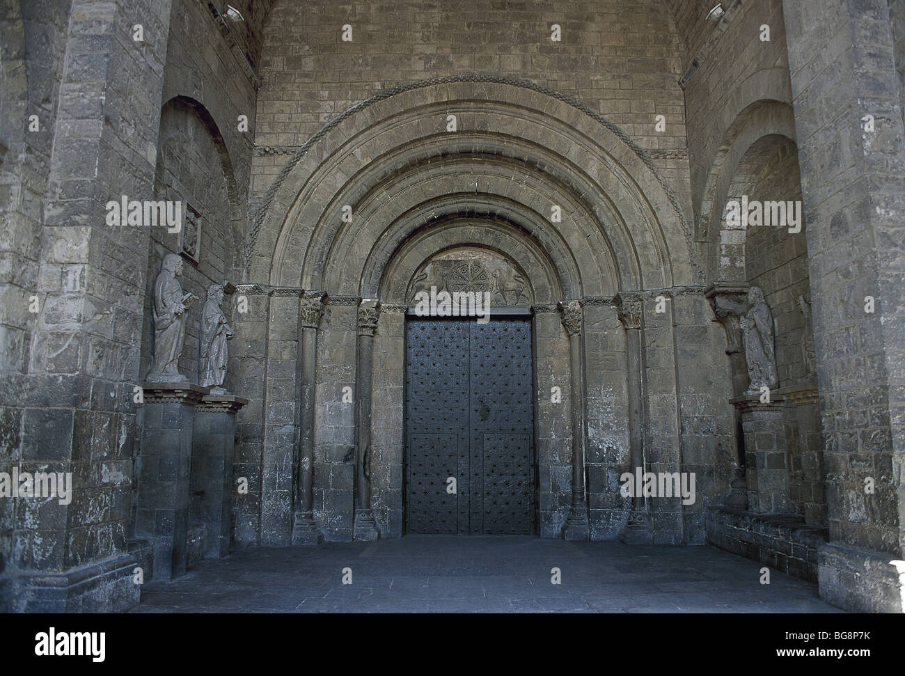 Scultura romanica del timpano immagini e fotografie stock ad alta ...