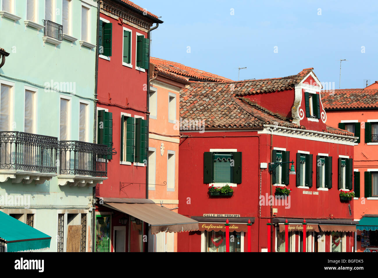 Facciate colorate di architettura immagini e fotografie stock ad alta ...