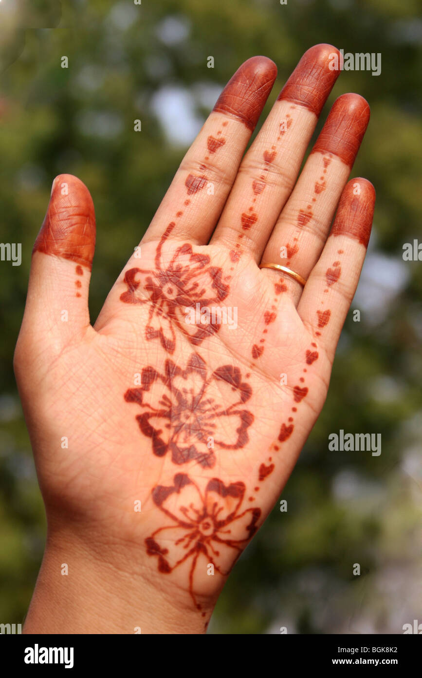 Mehandi per mano immagini e fotografie stock ad alta risoluzione - Alamy