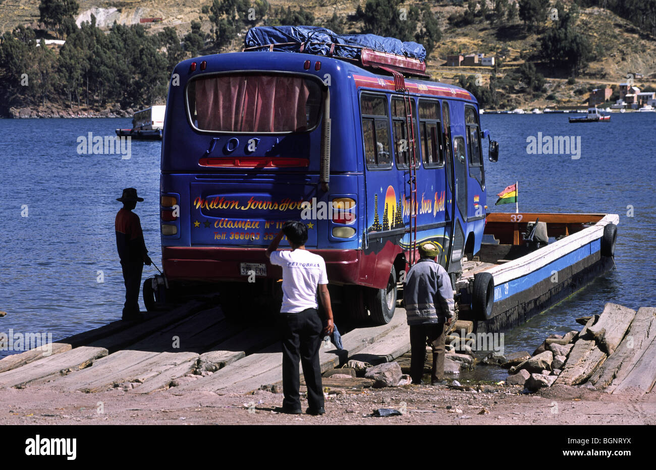 Viaggiando sulla strada del traghetto immagini e fotografie stock ad ...