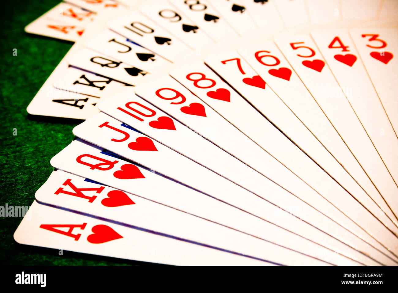 Un mazzo di carte ventaglio in singoli indumenti Foto stock - Alamy