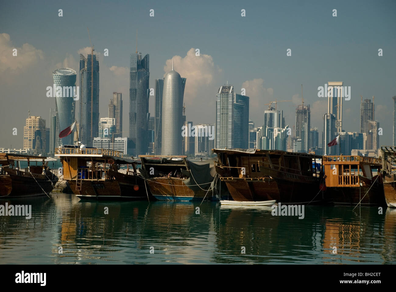 Corniche dhow harbour doha qatar immagini e fotografie stock ad alta ...