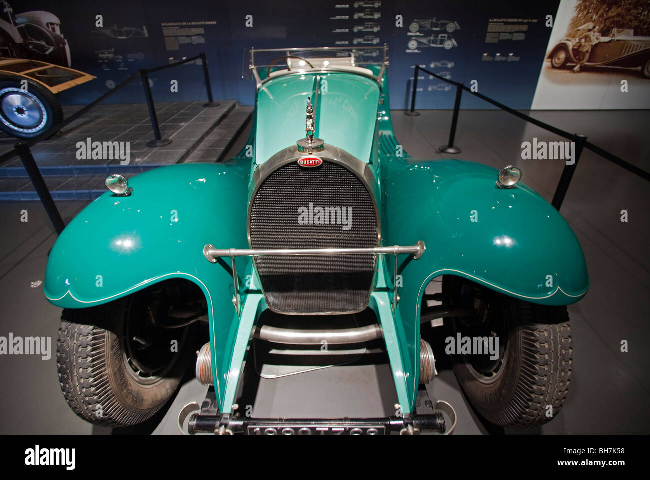 Bugatti verde aprire sport 2 posti auto a motore griglia della calandra ...