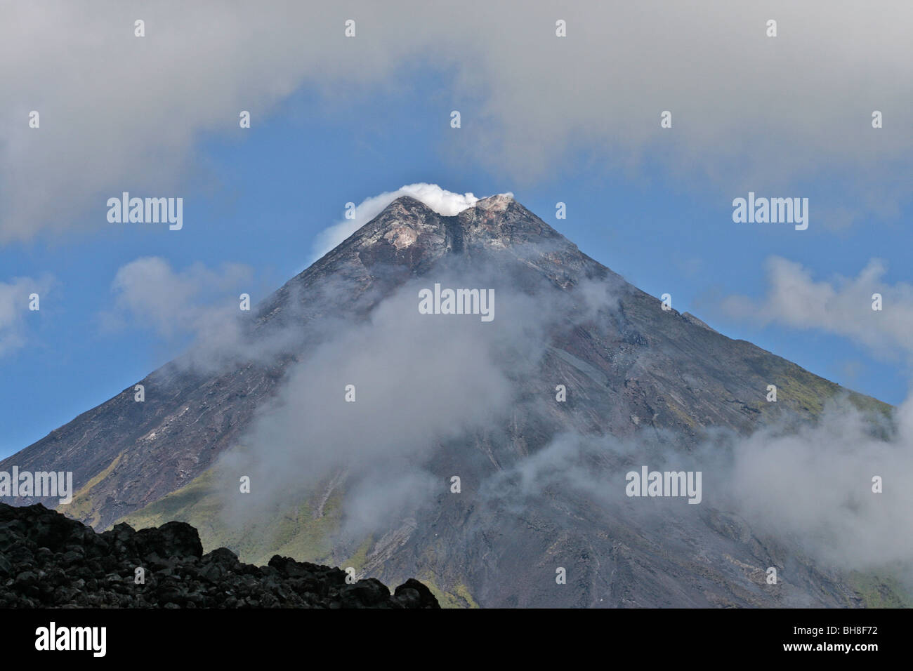 Mayon volcano immagini e fotografie stock ad alta risoluzione - Alamy