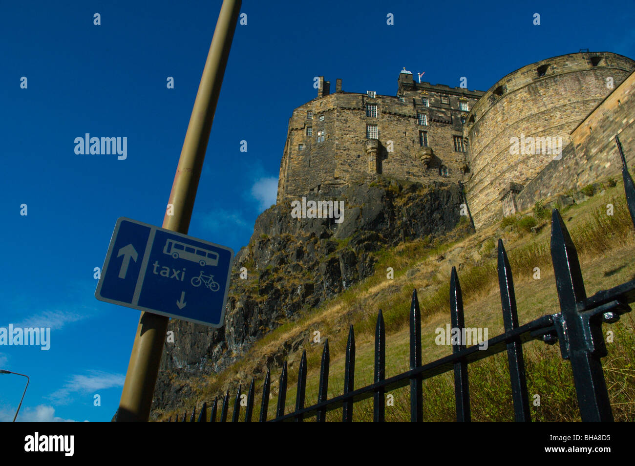 Cartello stradale del castello immagini e fotografie stock ad alta ...