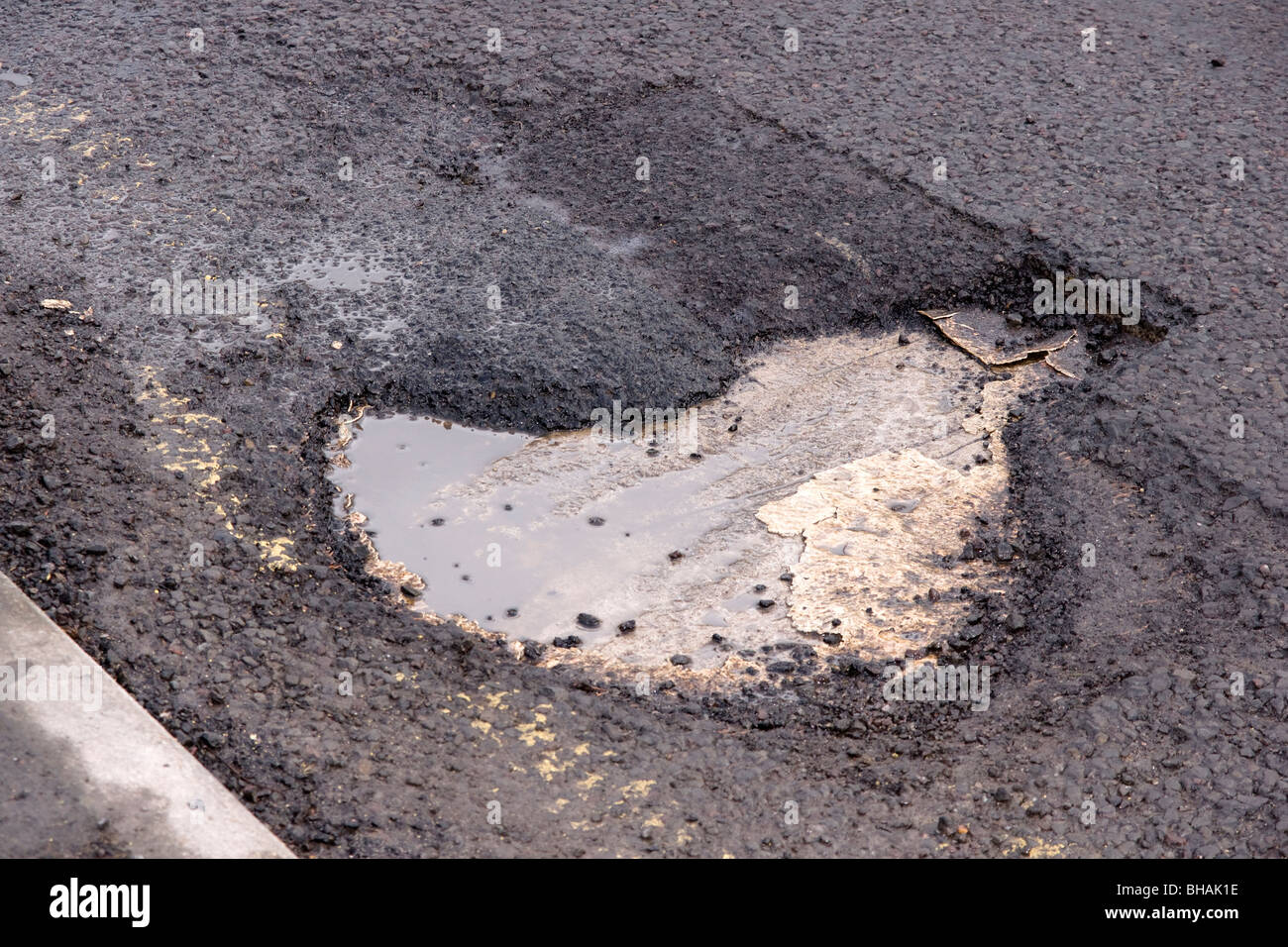 Danni da gelo stradale immagini e fotografie stock ad alta risoluzione ...