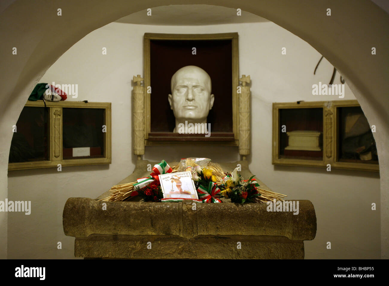 Mussolini 1945 immagini e fotografie stock ad alta risoluzione - Alamy