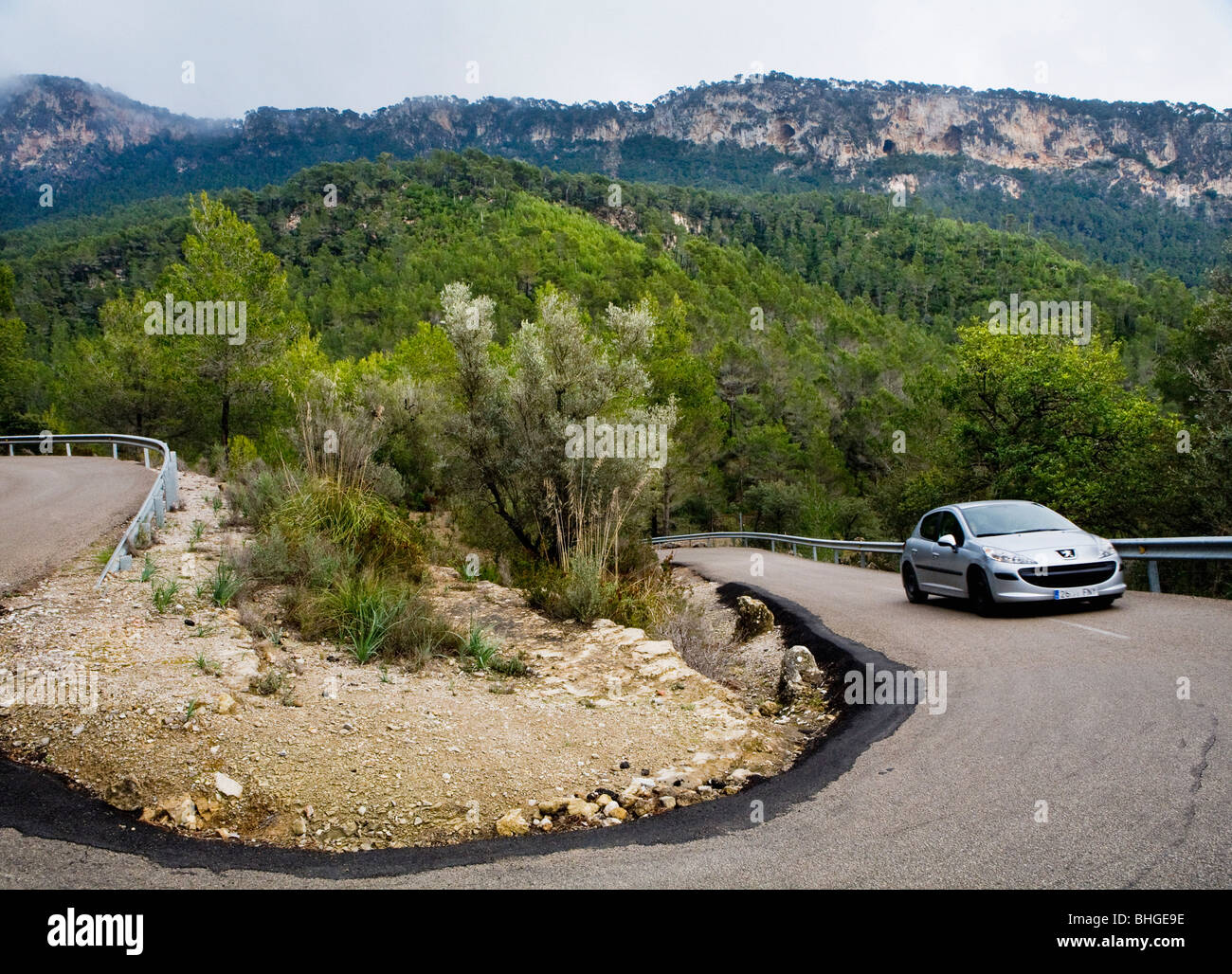Strade sterrate curve immagini e fotografie stock ad alta risoluzione ...