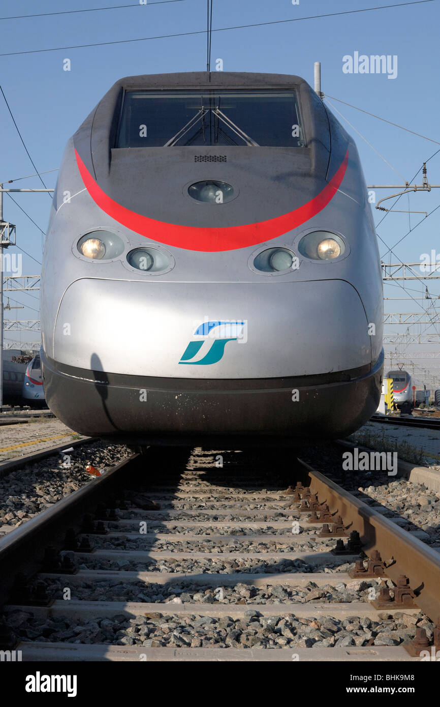 High speed italian eurostar train immagini e fotografie stock ad alta ...