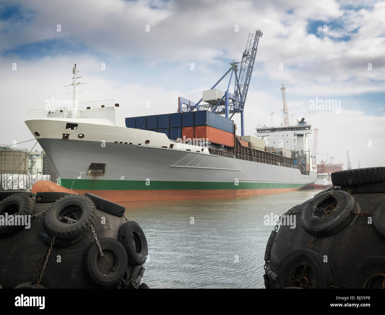 Nave porta container in porto immagini e fotografie stock ad alta ...