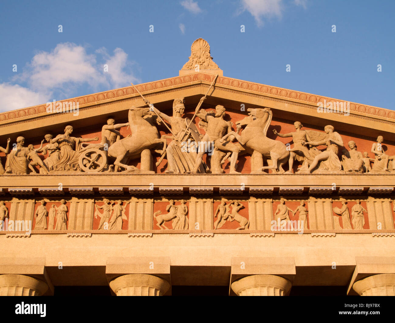 Fregio di frontone immagini e fotografie stock ad alta risoluzione - Alamy