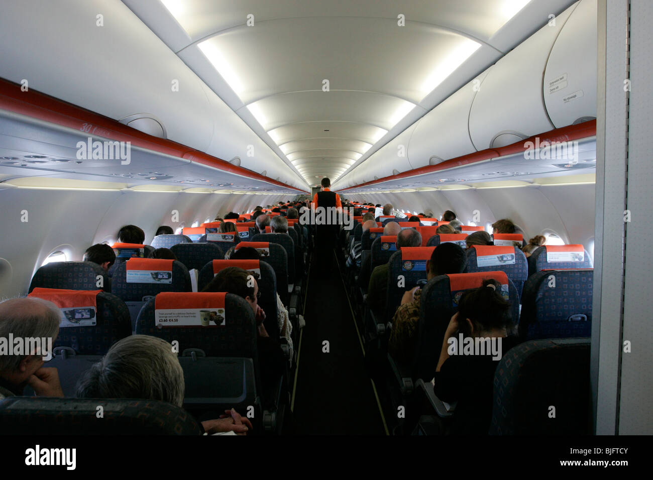 Easyjet interior immagini e fotografie stock ad alta risoluzione - Alamy