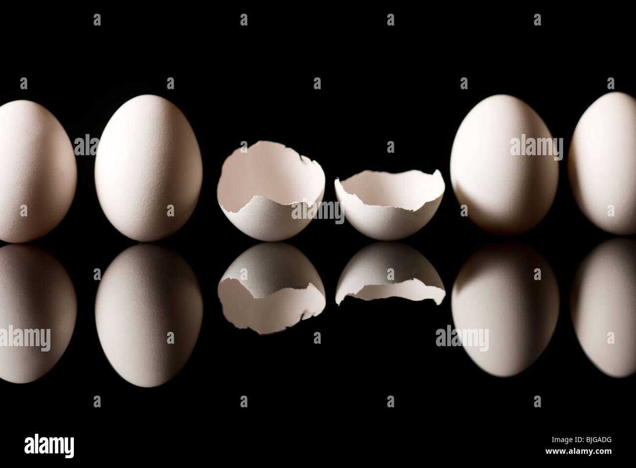 Guscio rotto immagini e fotografie stock ad alta risoluzione - Alamy