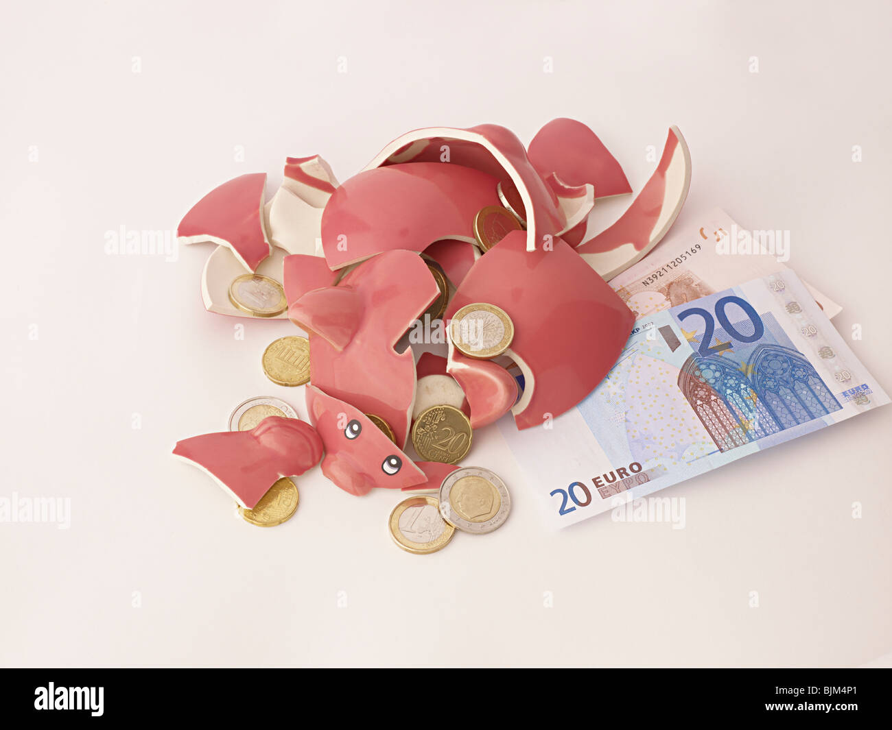Risparmio rotto immagini e fotografie stock ad alta risoluzione - Alamy