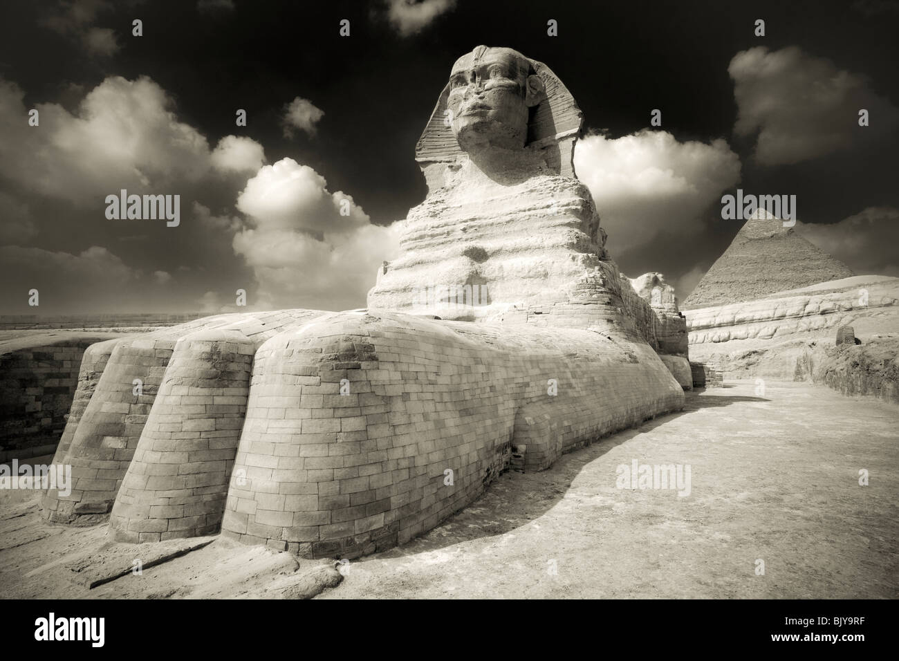 Bianco e nero, la Grande Sfinge a Giza visto dalla Sfinge Enclosure con ...