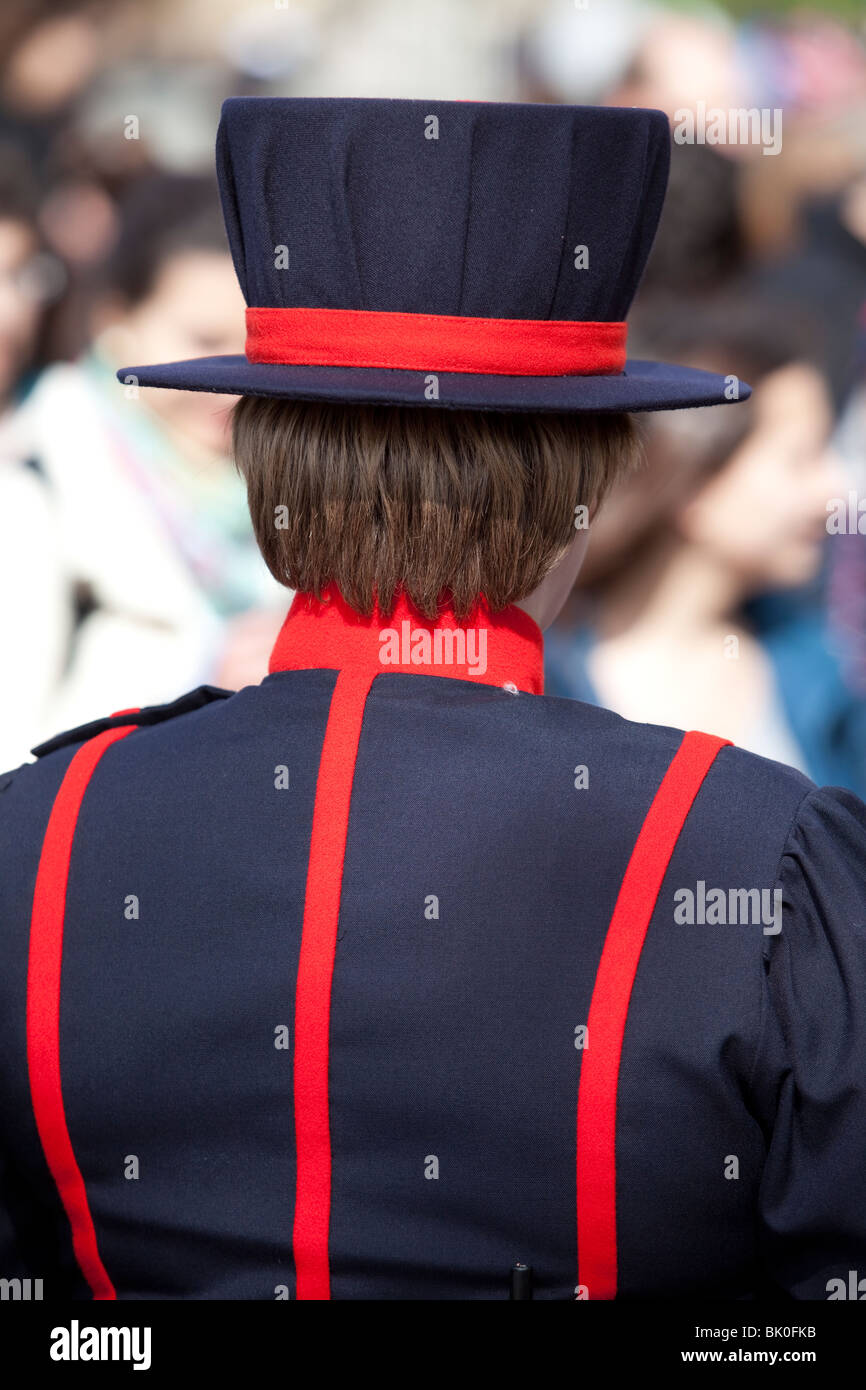 Moira cameron first female beefeater immagini e fotografie stock ad ...