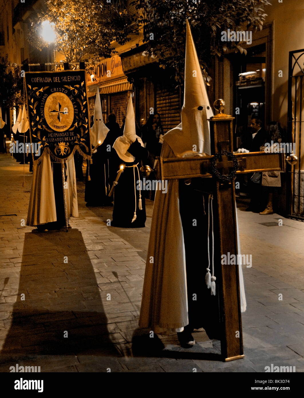 Processione incappucciati immagini e fotografie stock ad alta ...