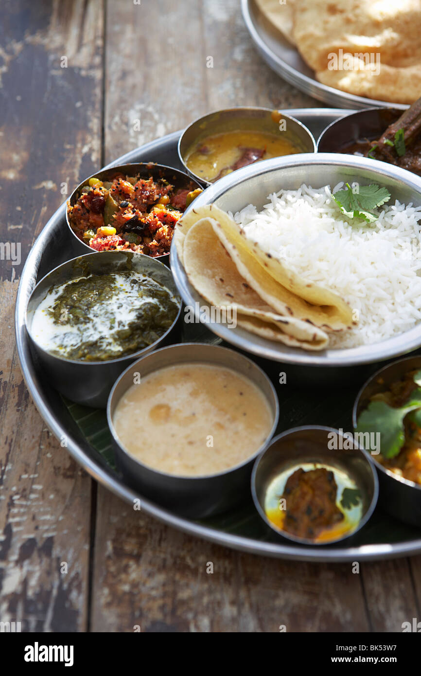 Thali, Kadai Bhindi, Misto di verdure al curry, Sambhar, Saag Paneer ...