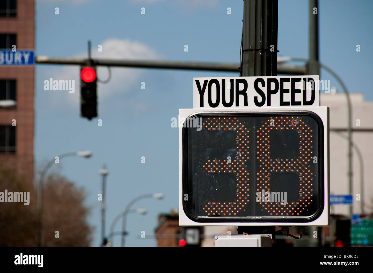 Traffic speed warning indicator immagini e fotografie stock ad alta ...