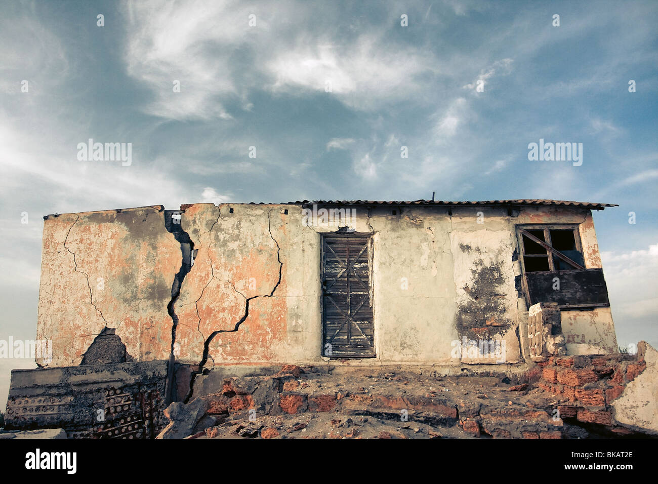Edificio distrutto immagini e fotografie stock ad alta risoluzione - Alamy
