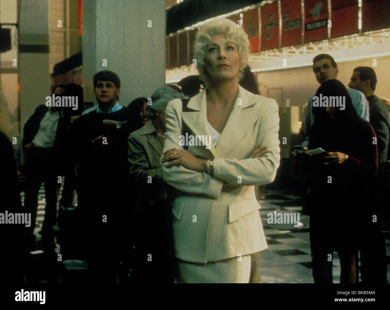 The grifters 1990 anjelica huston immagini e fotografie stock ad alta ...
