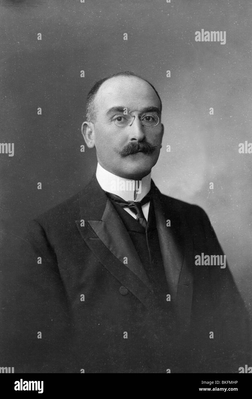 Persone, uomini, ritratto / mezza lunghezza 1900s, uomo con baffi ...